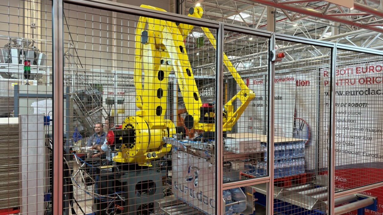 Fanuc, robotul japonez programat de un inginer român să ridice baxuri ...