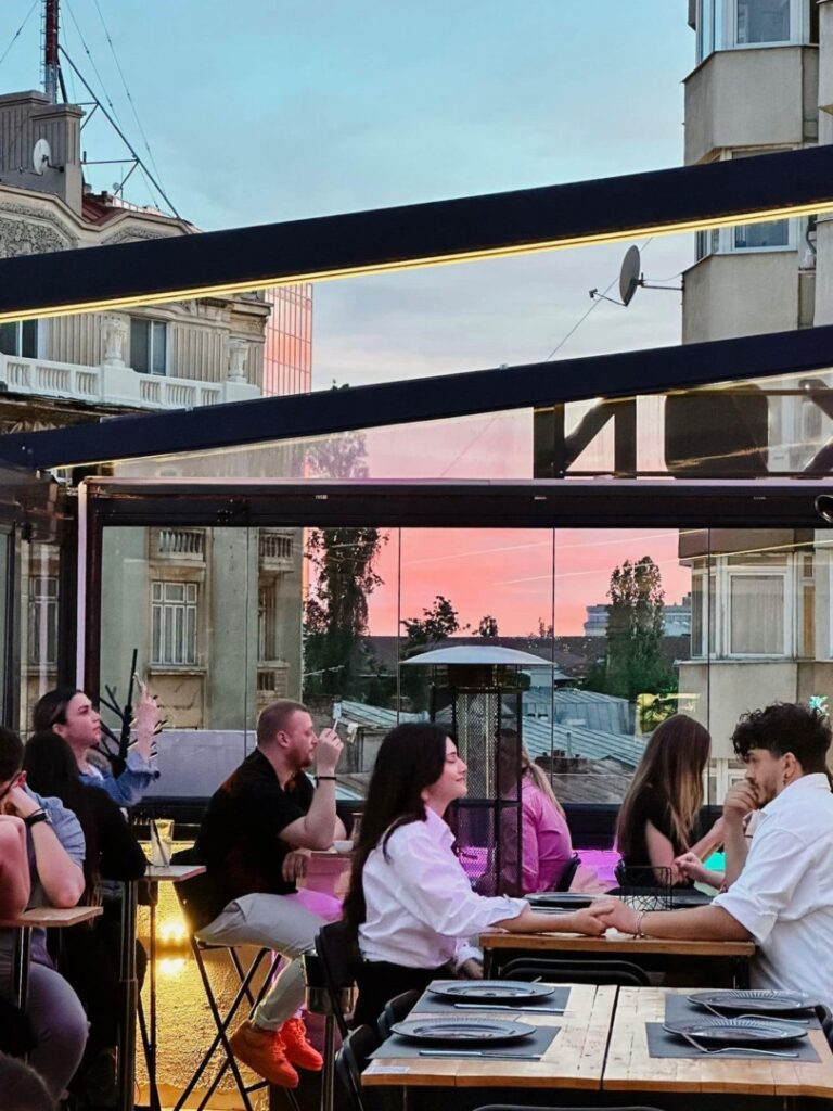 7 rooftop-uri din București unde merită să ieși în serile de vară