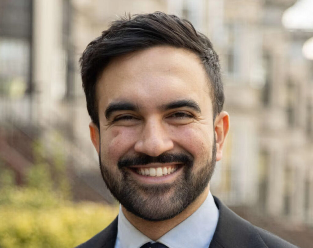 Zohran Mamdani, noul star al stângii americane, favorit la fotoliul de primar al New York-ului ...